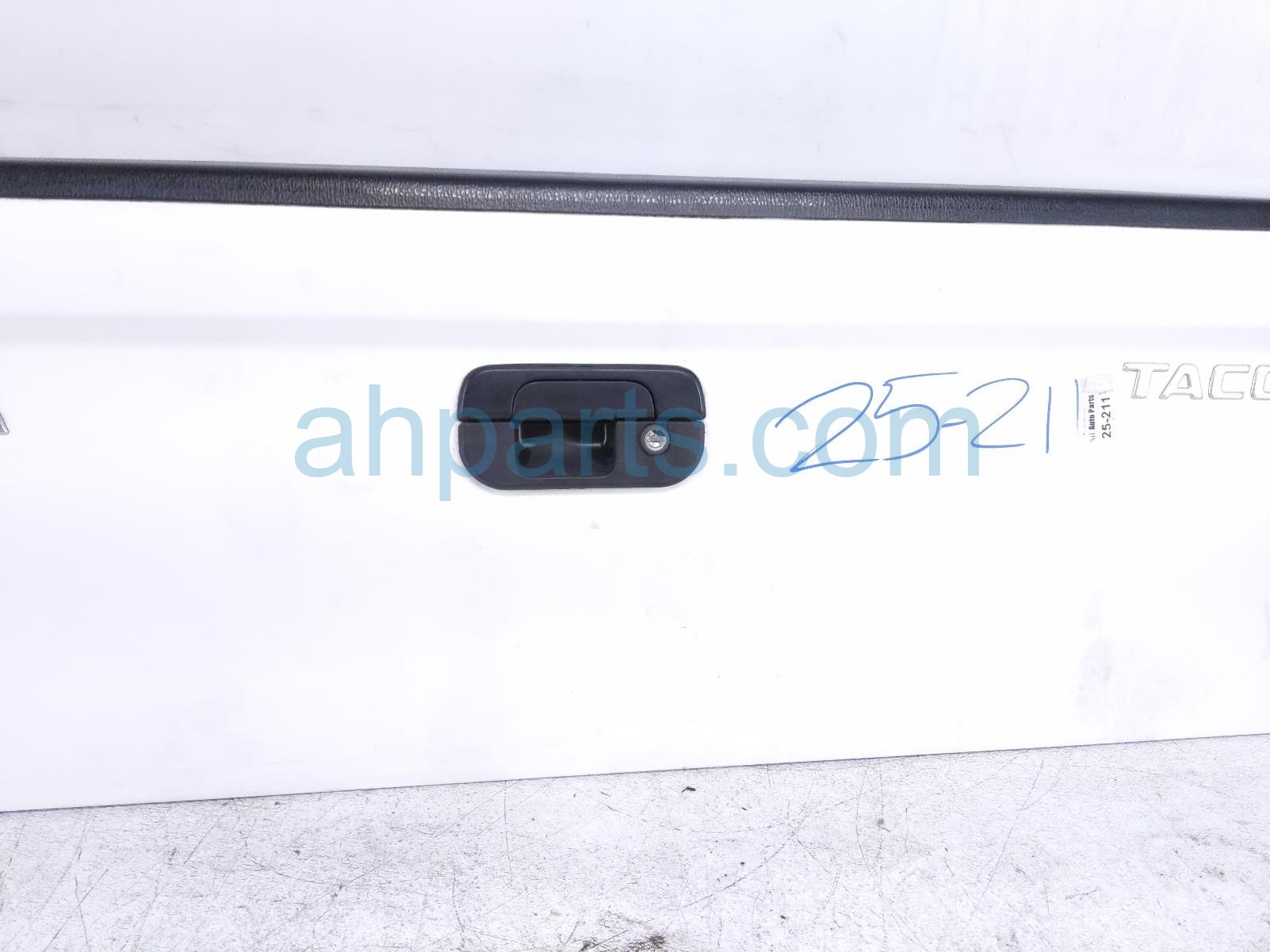Sold 2003 Toyota Tacoma Deck Trunk Lid Lift Gate / Tail Gate - White ...