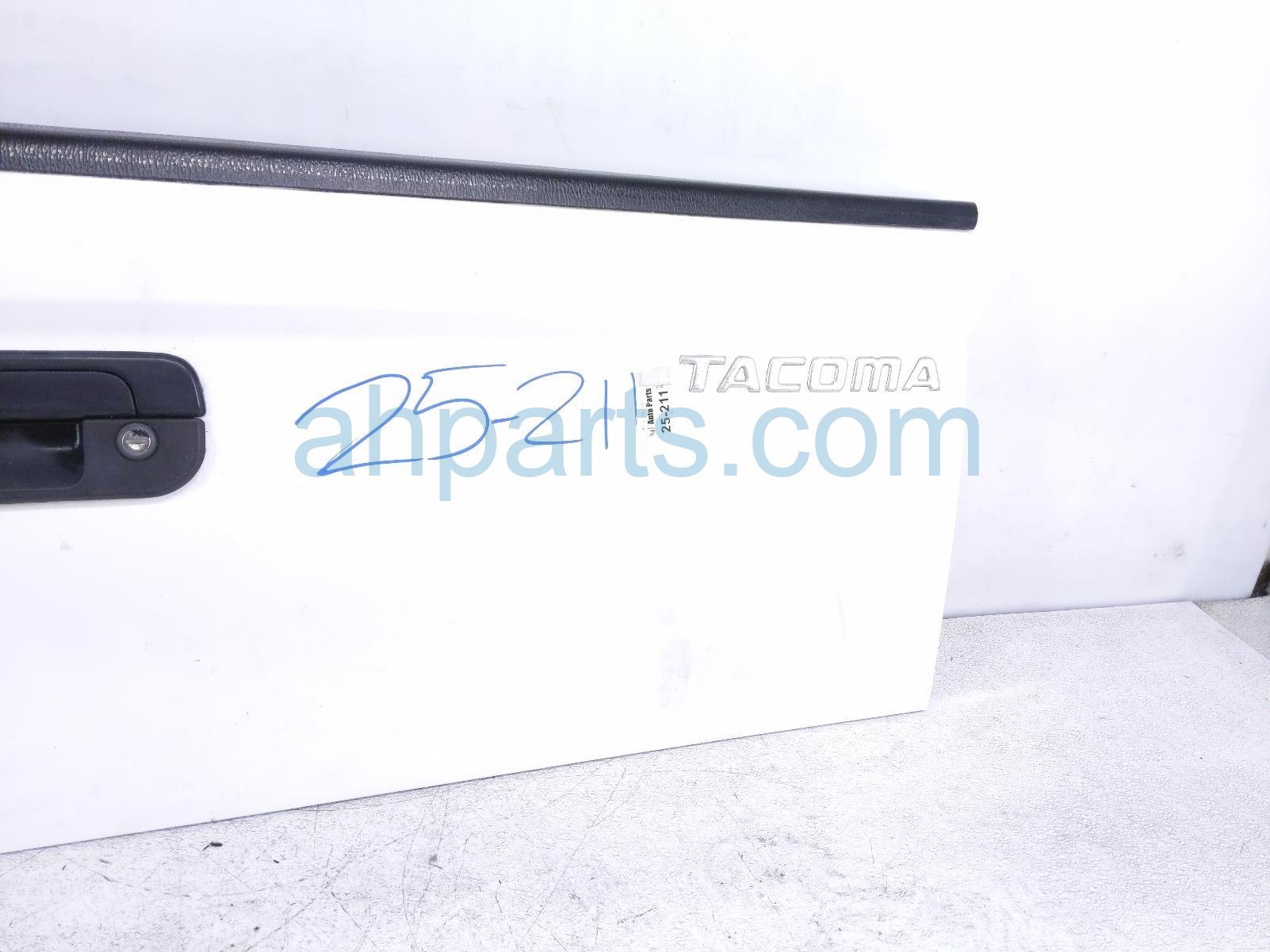 Sold 2003 Toyota Tacoma Deck Trunk Lid Lift Gate / Tail Gate - White ...