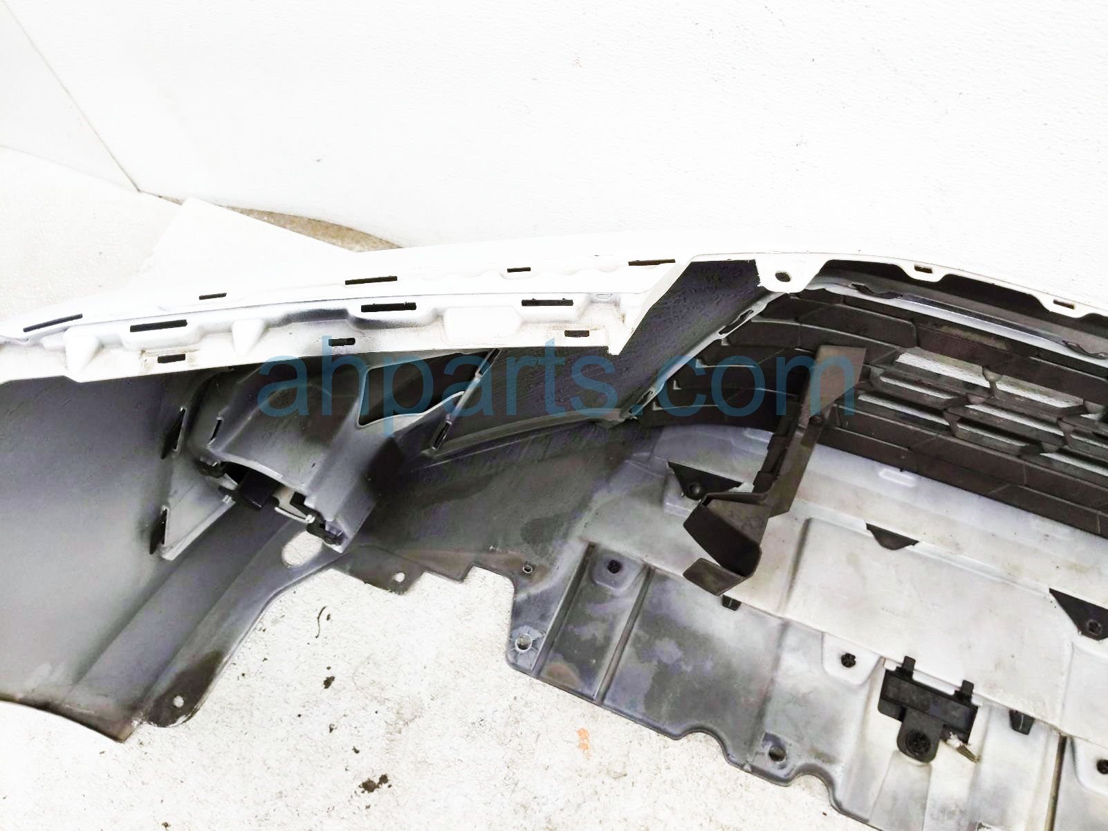 Sold 2022 Honda Civic Front Bumper Cover - White 04711-T20-A00ZZ