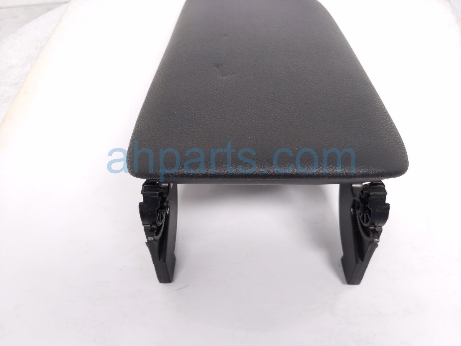 Sold 2023 Toyota Camry Arm Rest Center Console Lid - Black Le 58920 ...
