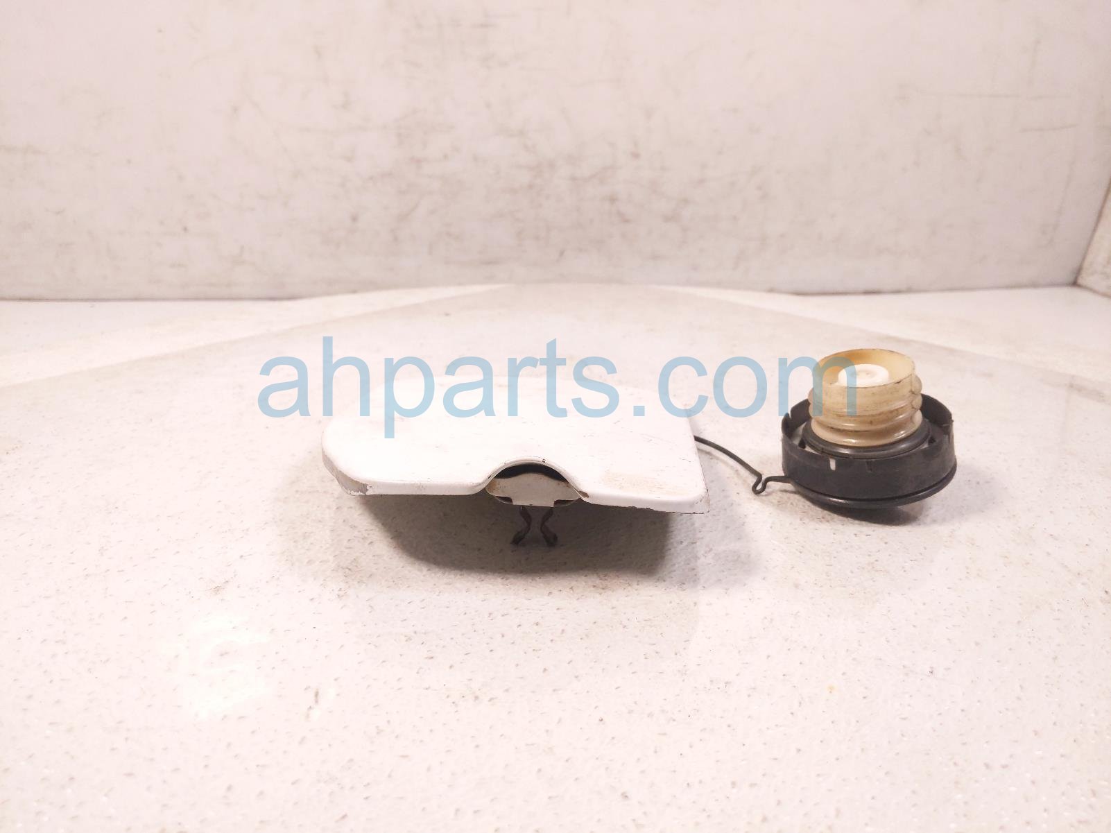 Sold 2003 Toyota Tacoma Fuel Door Lid - White* 77305-04040,