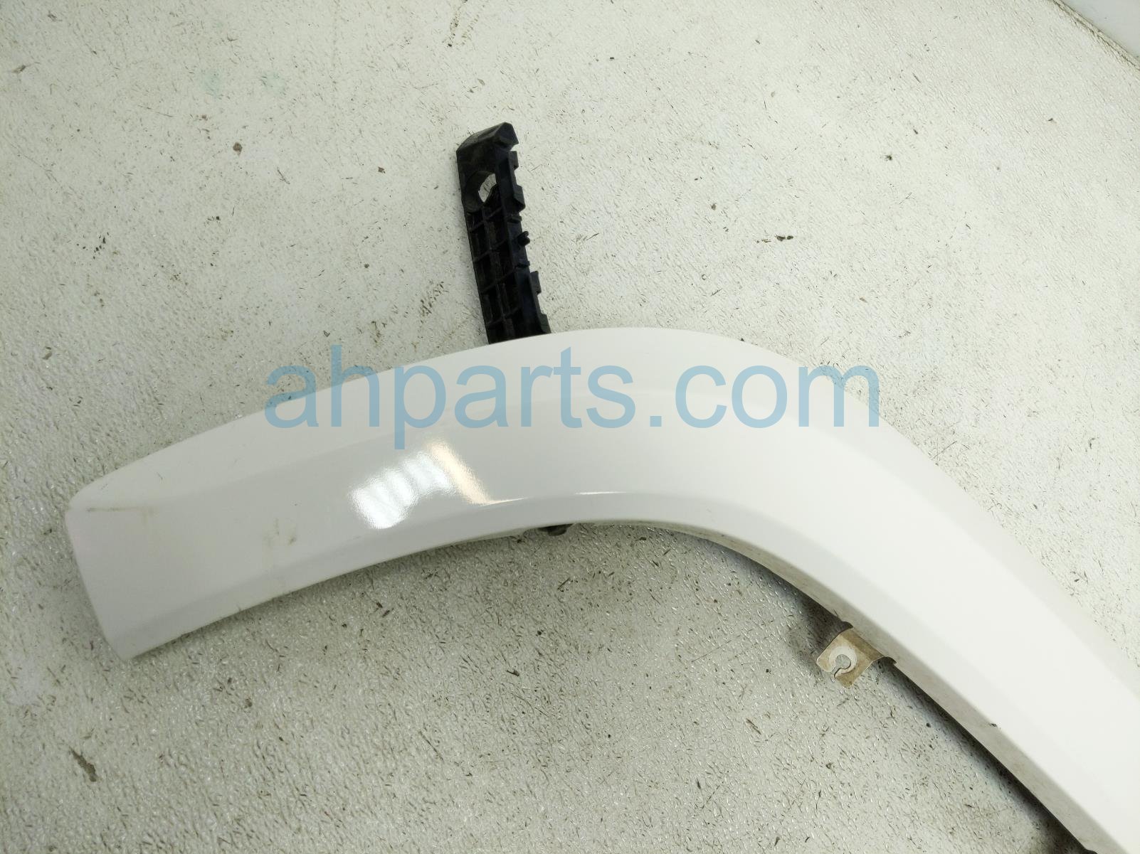 Sold 2023 Toyota Tacoma Front Driver Fender Flare Moulding - White ...